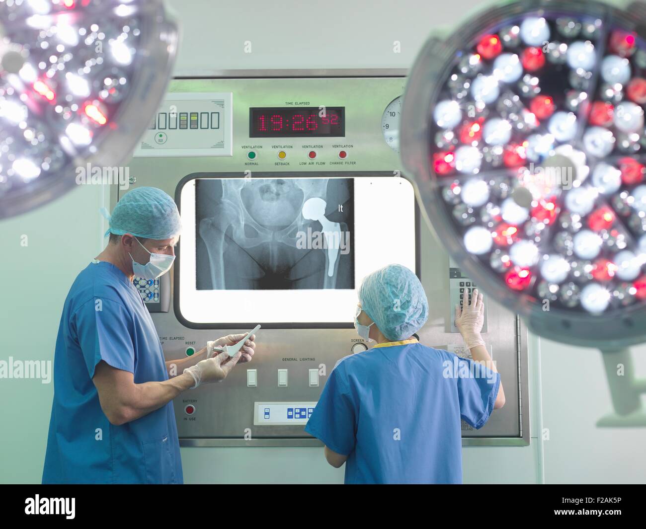 Operating nurse hi-res stock photography and images - Alamy