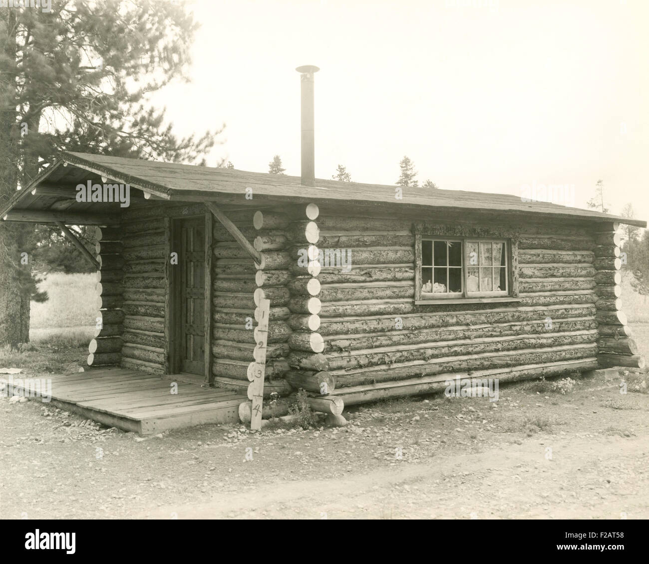 Vintage log cabin hi-res stock photography and images - Alamy