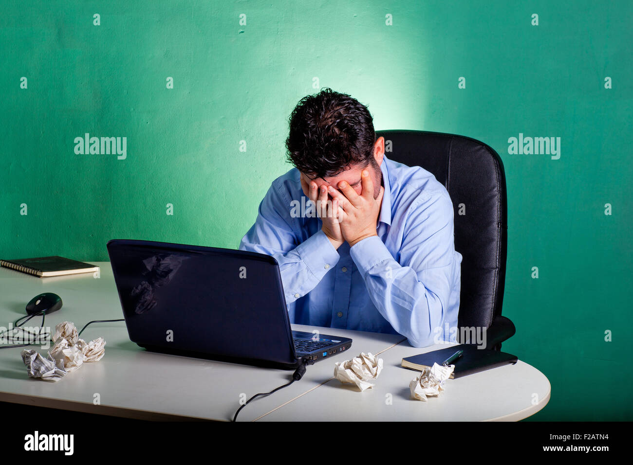 Businessman without money hi-res stock photography and images - Alamy