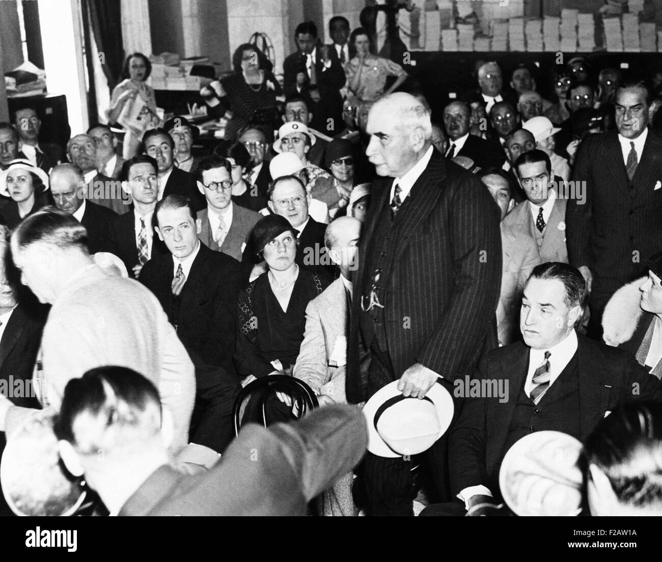 Senate finance committee in office hi-res stock photography and images ...