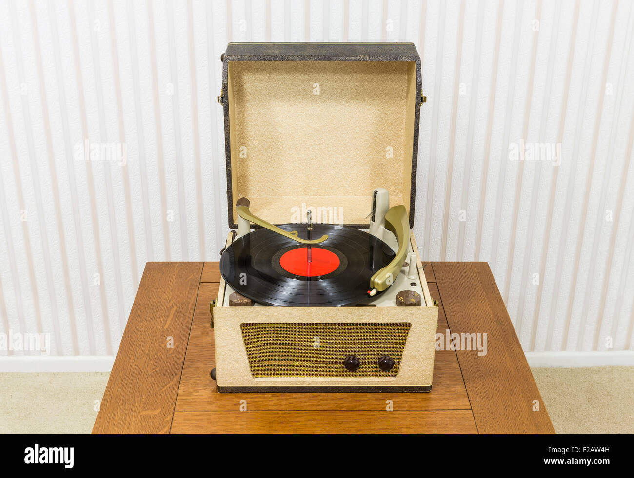 Vintage record player 1960s hi-res stock photography and images - Alamy