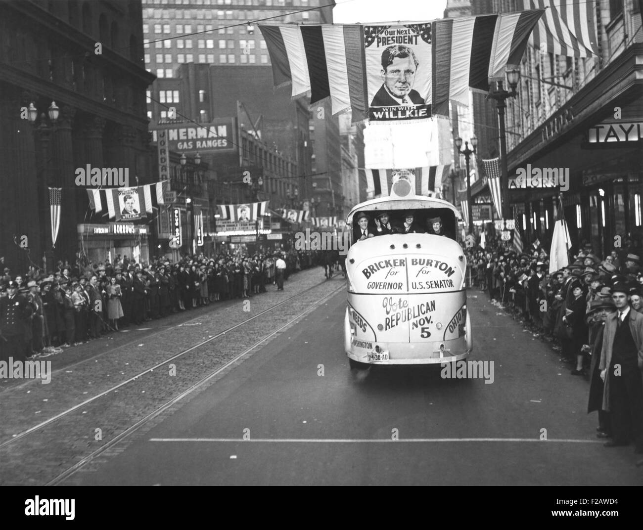 Candidates for governor hi-res stock photography and images - Alamy