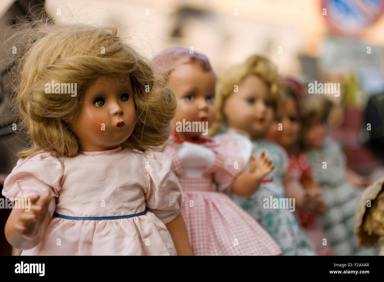 Vintage dolls hi-res stock photography and images - Alamy