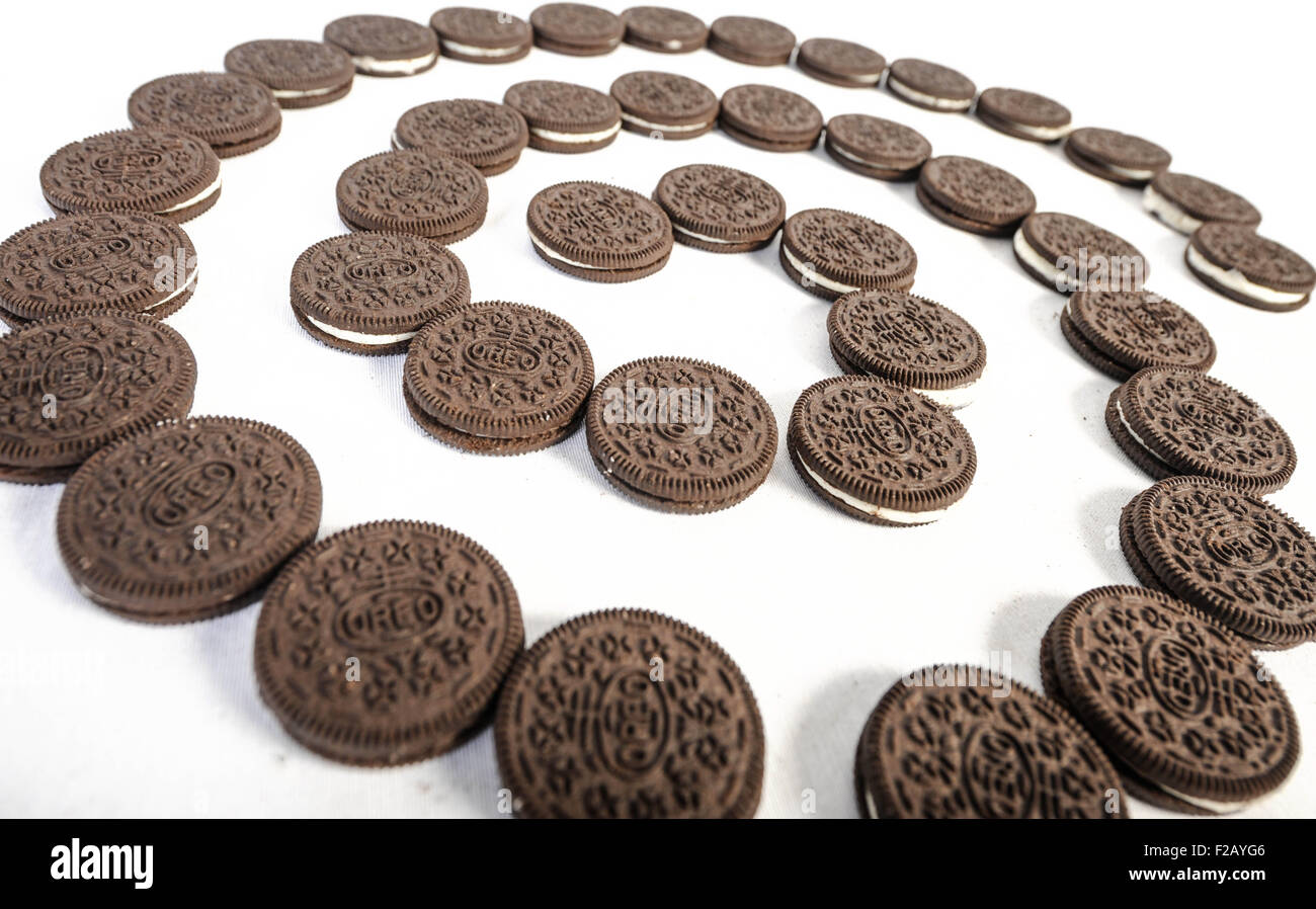 Golden oreo cookie hi-res stock photography and images - Alamy