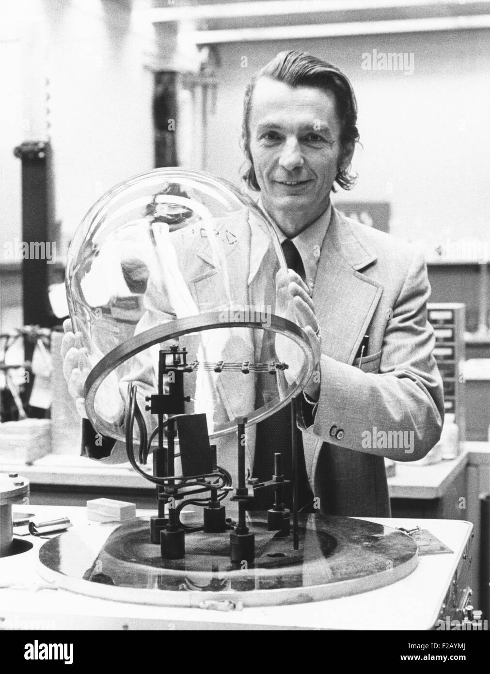 1970s laboratory hi-res stock photography and images - Alamy