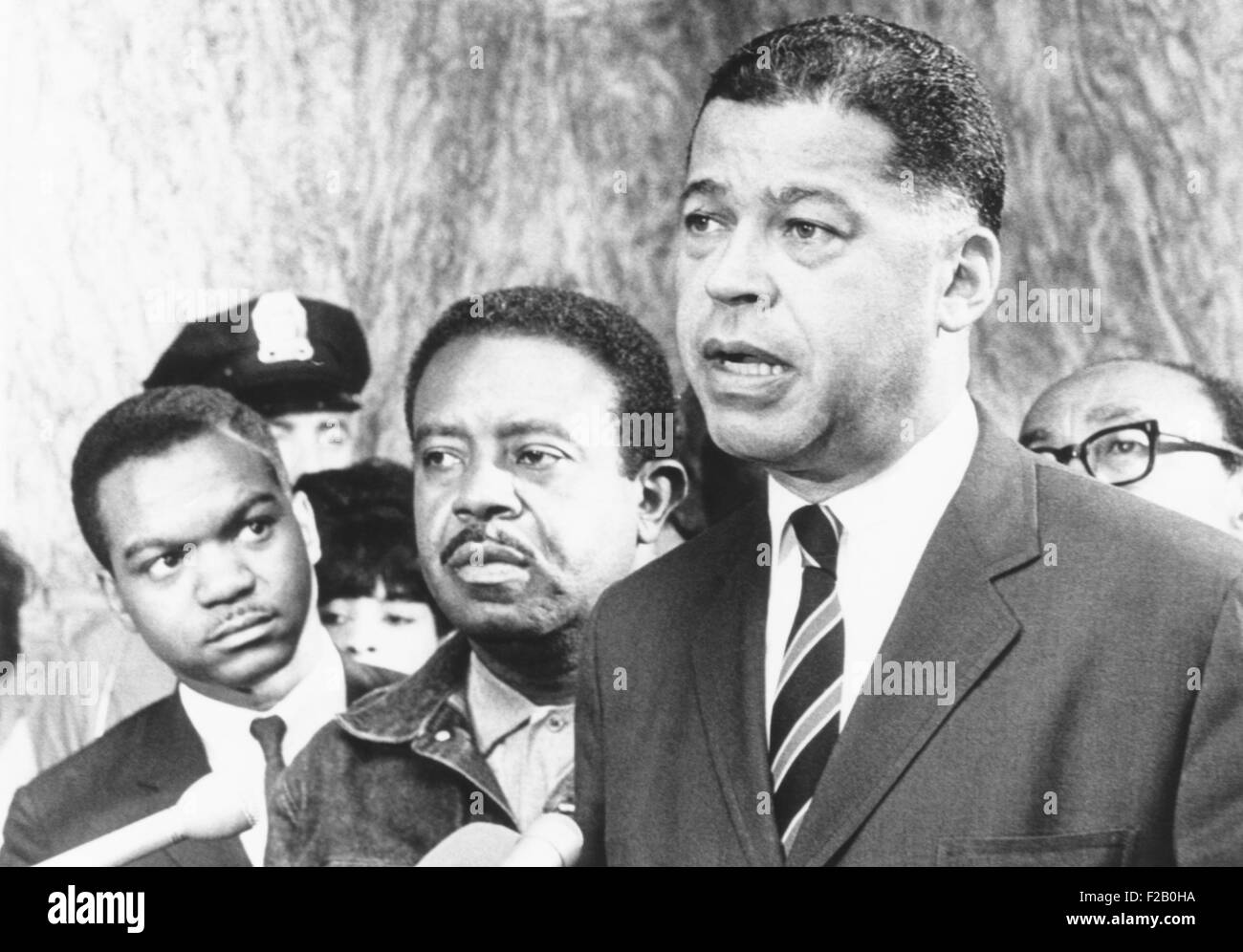 Sen speaking hi-res stock photography and images - Alamy