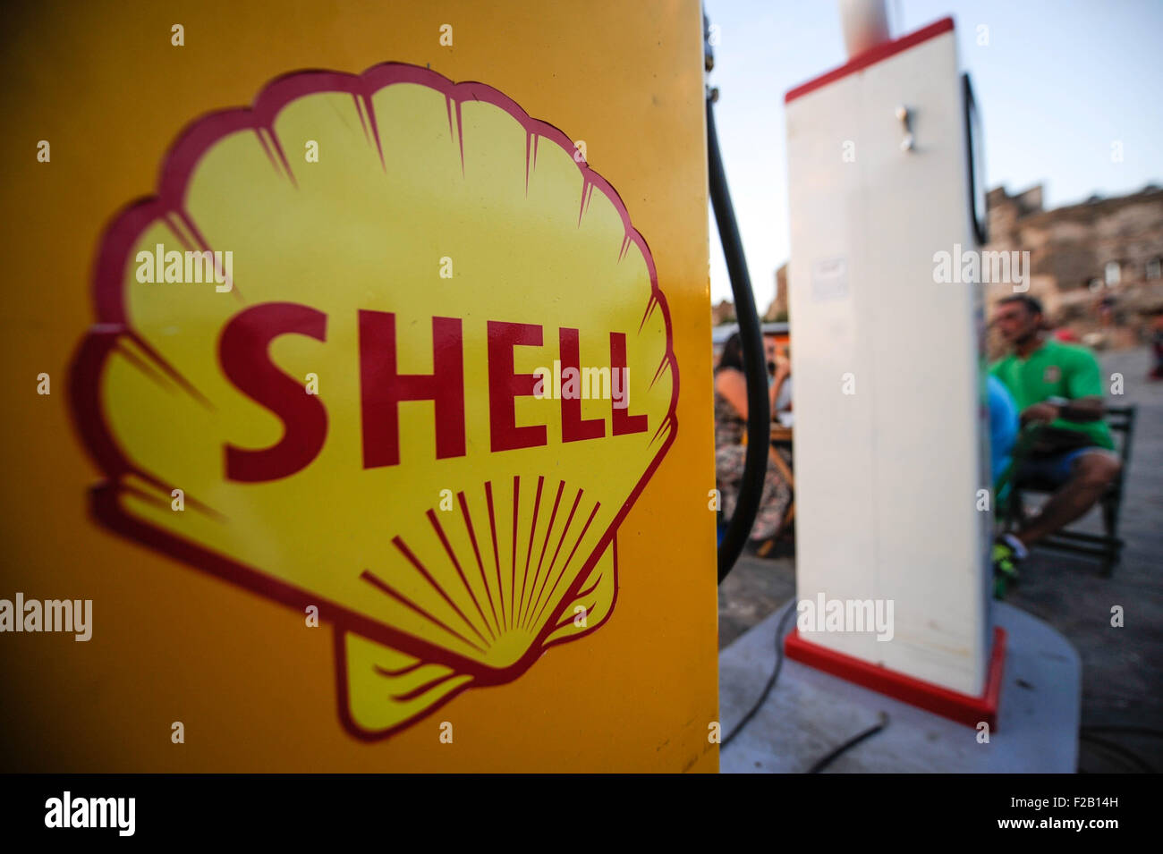 Royal dutch shell hi-res stock photography and images - Alamy