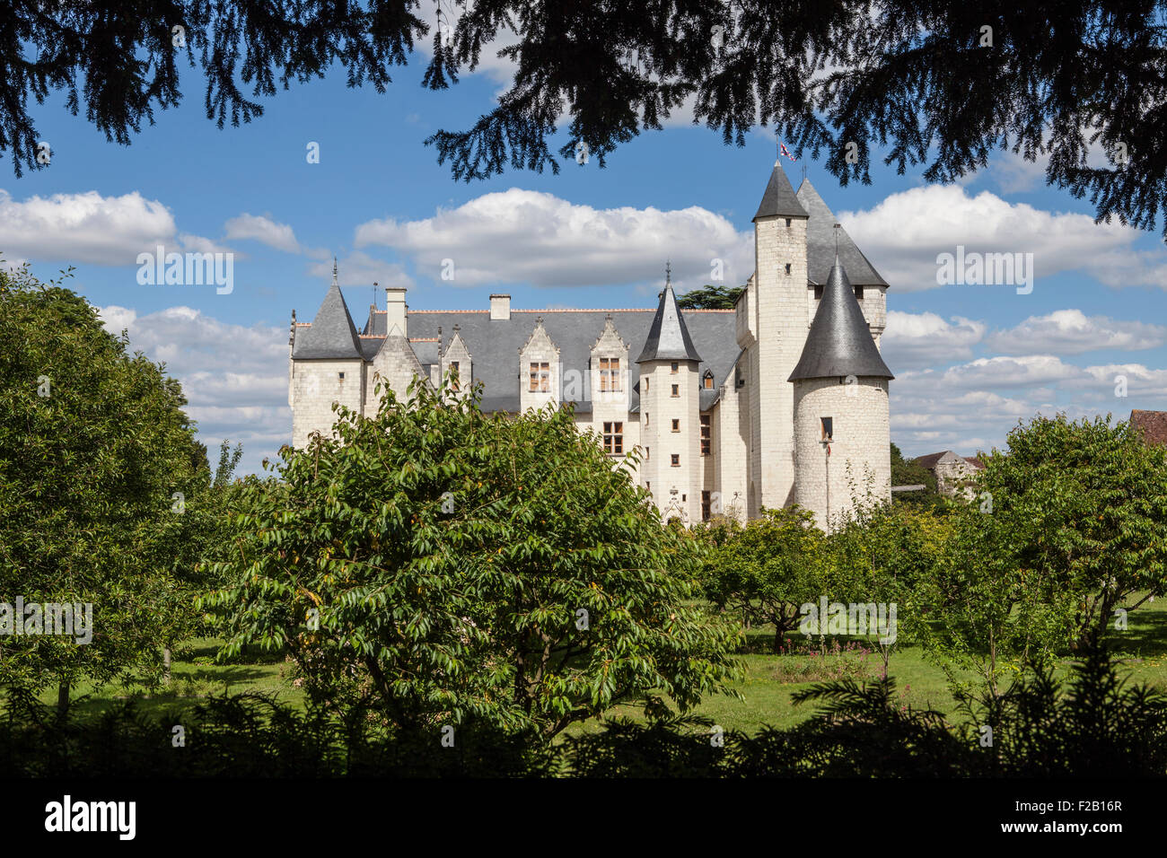 Castle drawbridge and portcullis hi-res stock photography and images ...