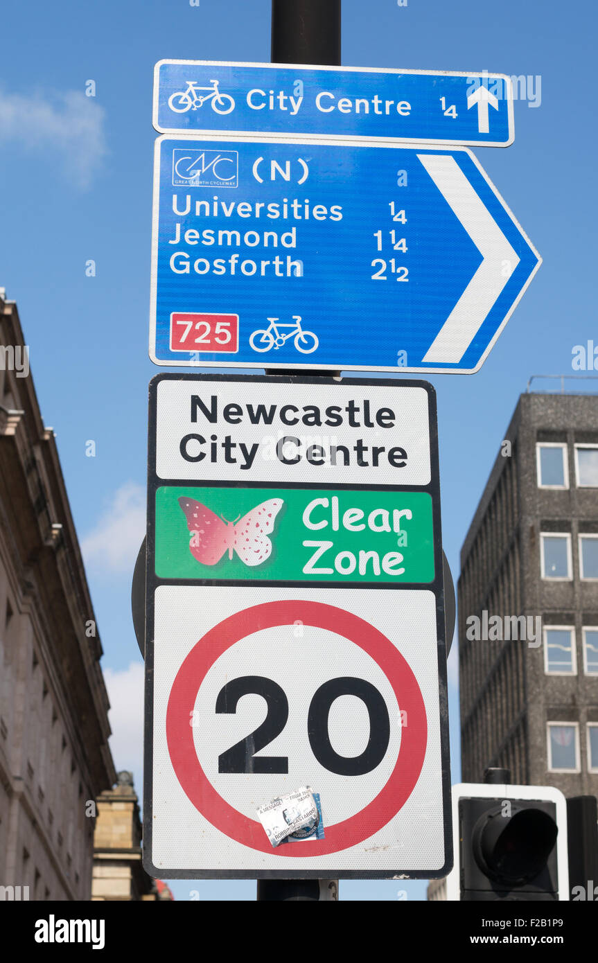 Newcastle road sign hi-res stock photography and images - Alamy