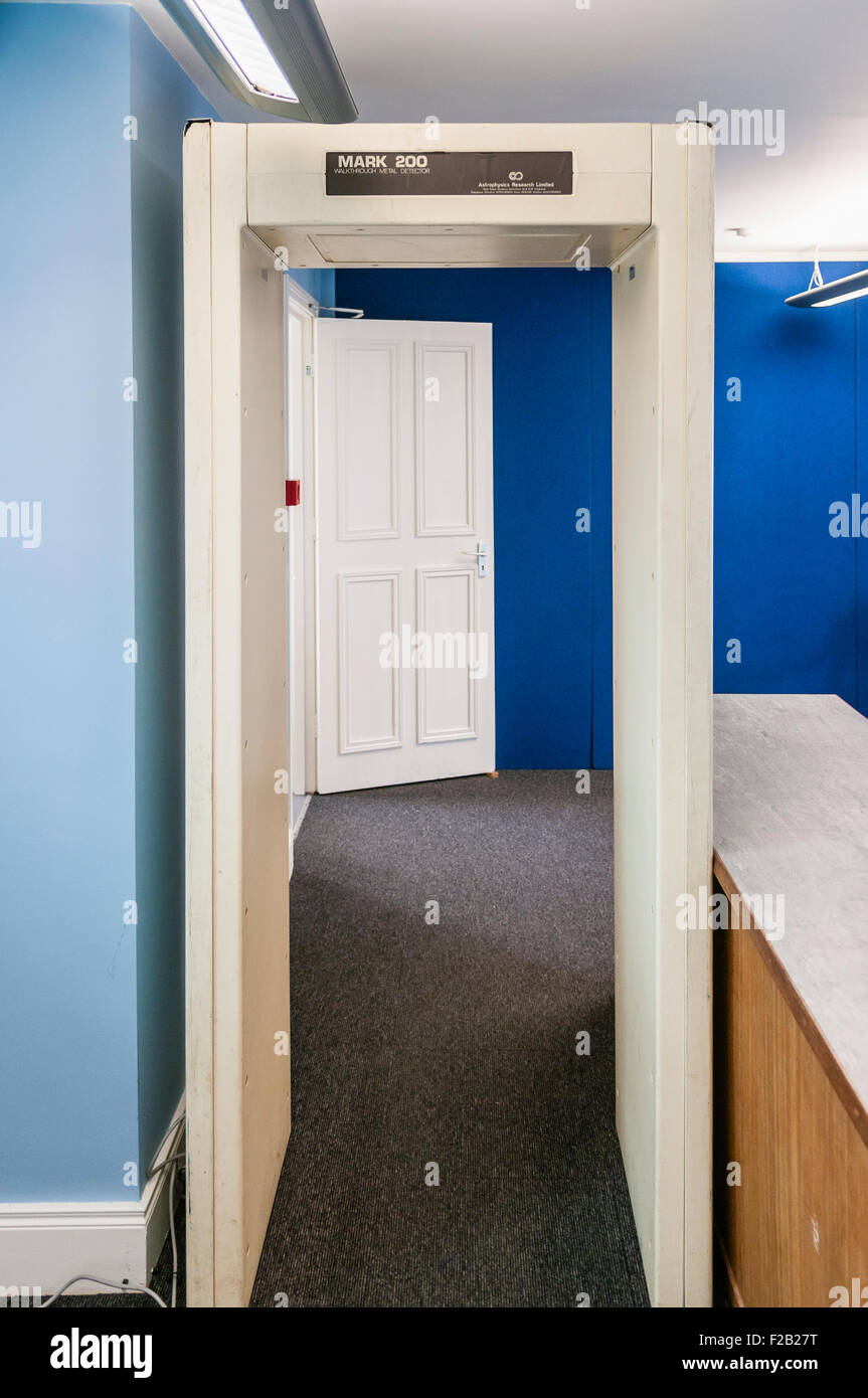 Walkthrough metal detector hi-res stock photography and images - Alamy