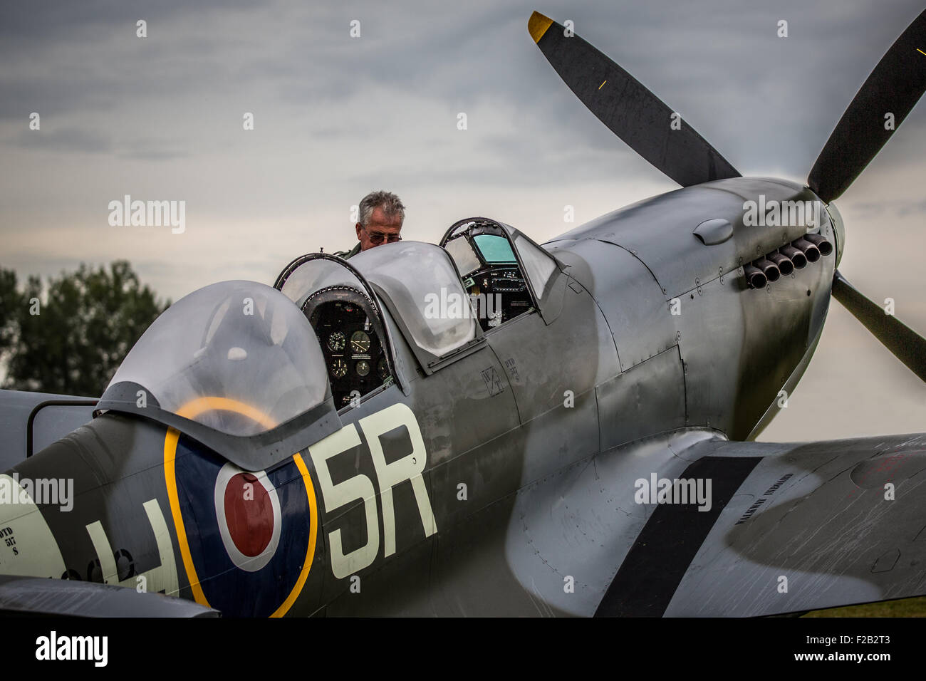 Spitfire battle of britain hi-res stock photography and images - Alamy