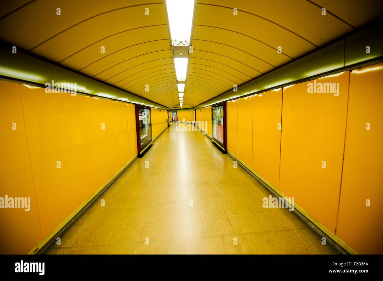 Edificio del metro hi-res stock photography and images - Alamy