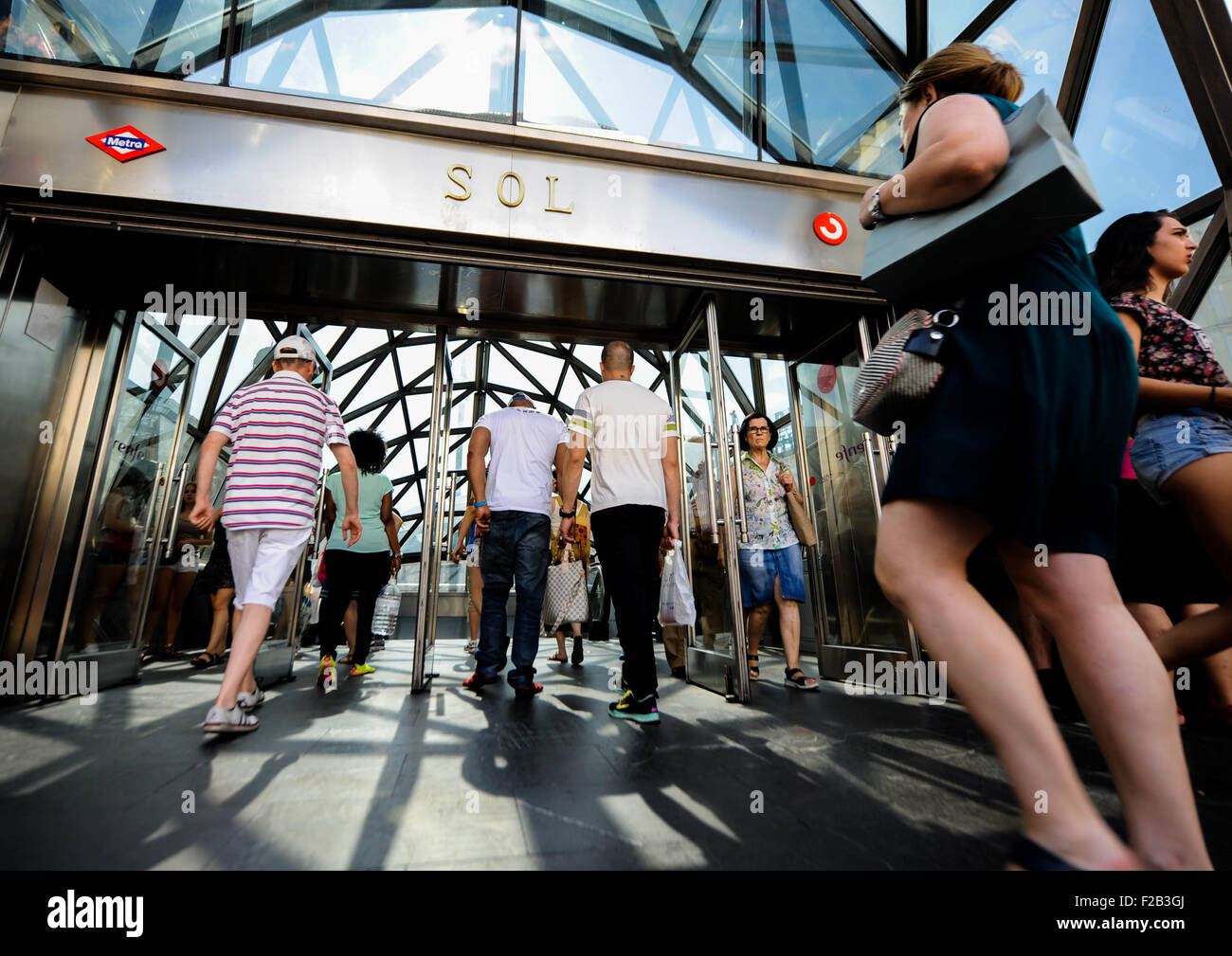 Madrid estacion del metro sol hi-res stock photography and images - Alamy