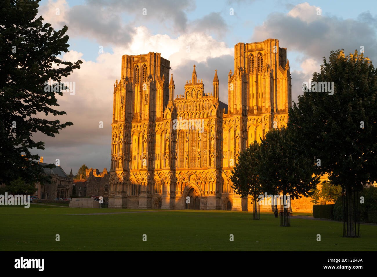 Cathedral sunset exterior hi-res stock photography and images - Alamy