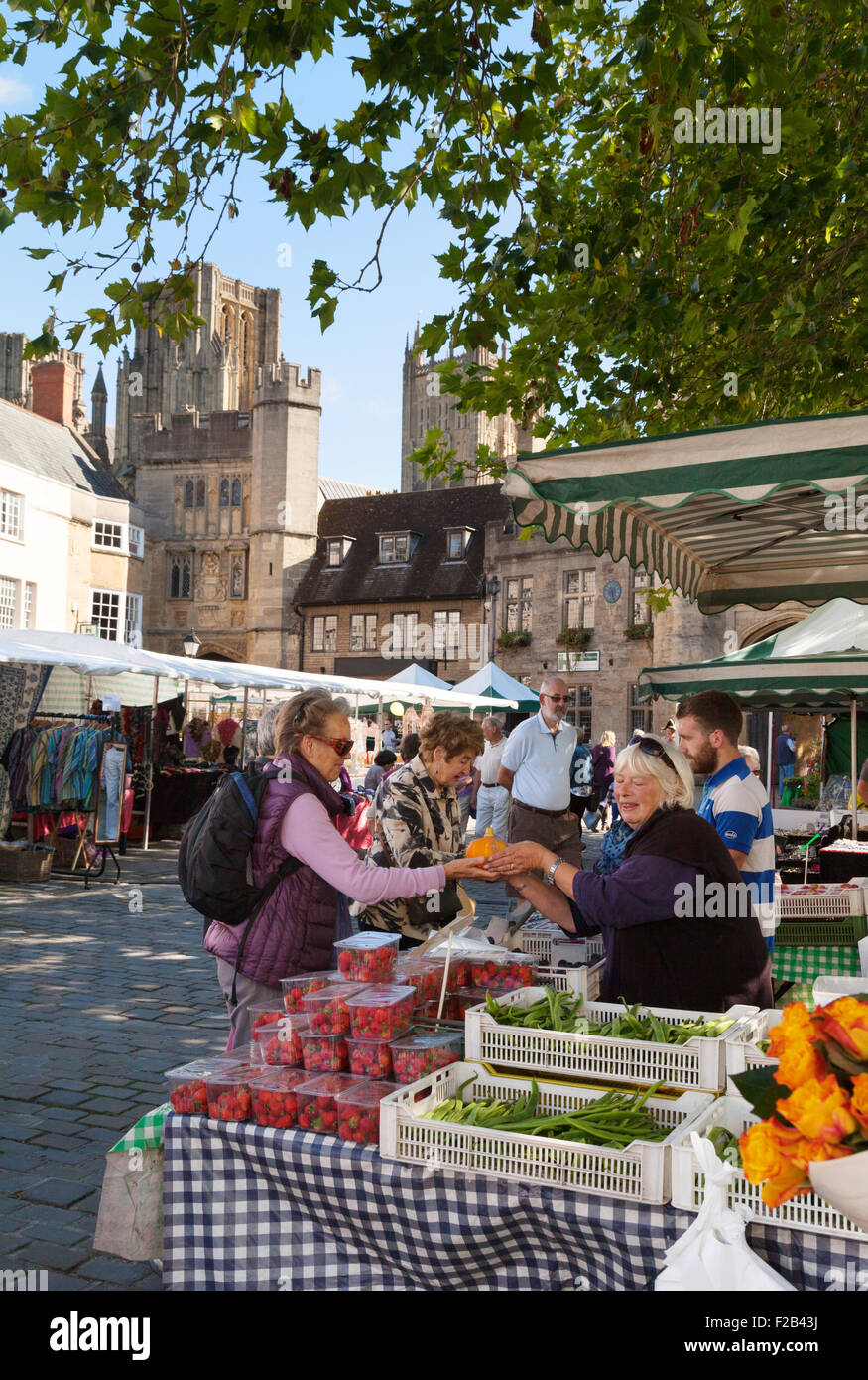 Fruit And Veg Market Trader Uk Stock Photos & Fruit And Veg Market ...