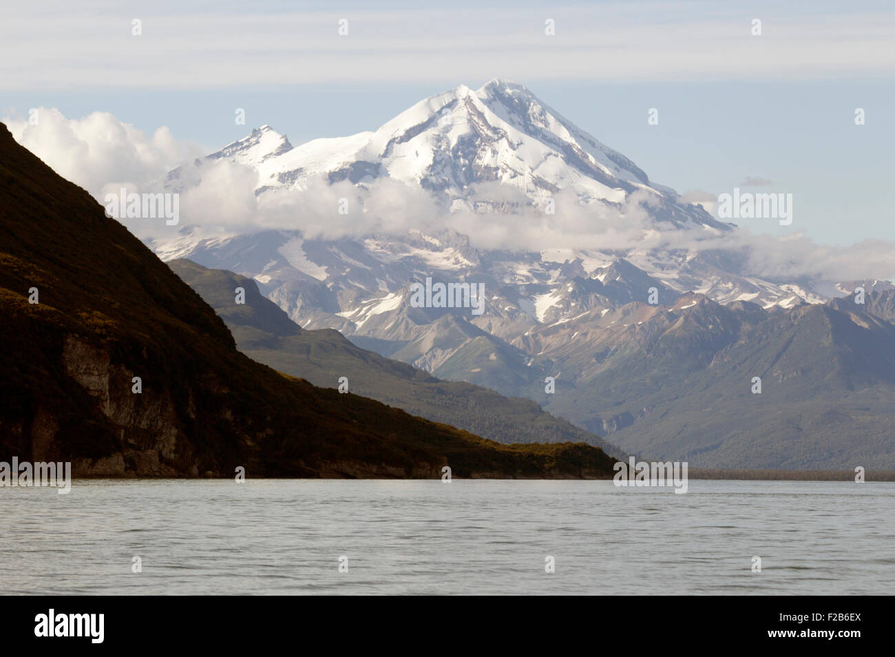 Redoubt volcano hi-res stock photography and images - Alamy
