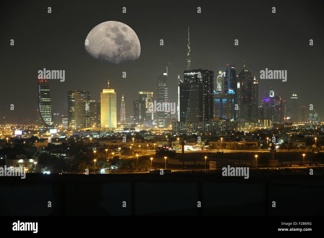 Night view dubai united hi-res stock photography and images - Alamy