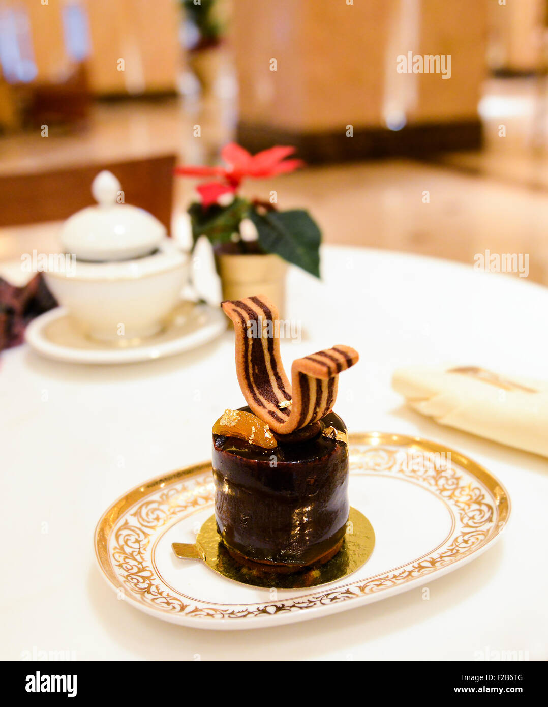 Emirates palace hi-res stock photography and images - Alamy