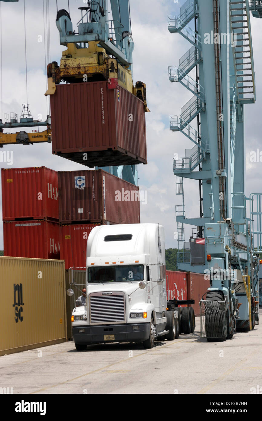 Trailer with crane hi-res stock photography and images - Alamy