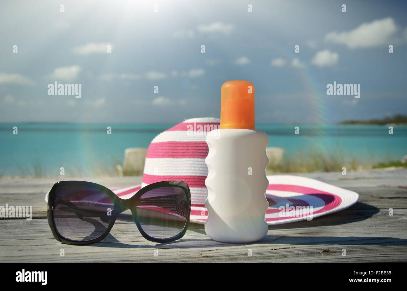 Hat, sunglasses and sun lotion. Exuma, Bahamas Stock Photo - Alamy