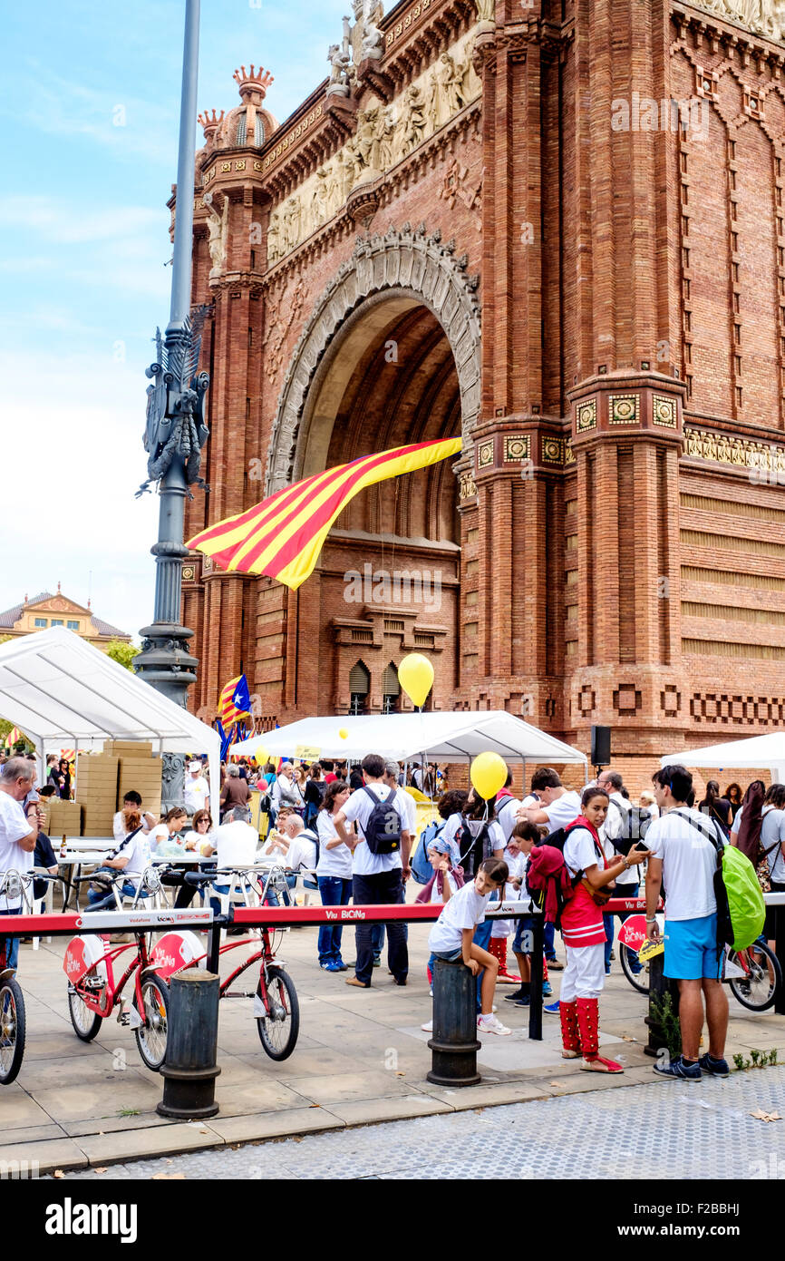 People on their way to the independence march in Barcelona 11th ...