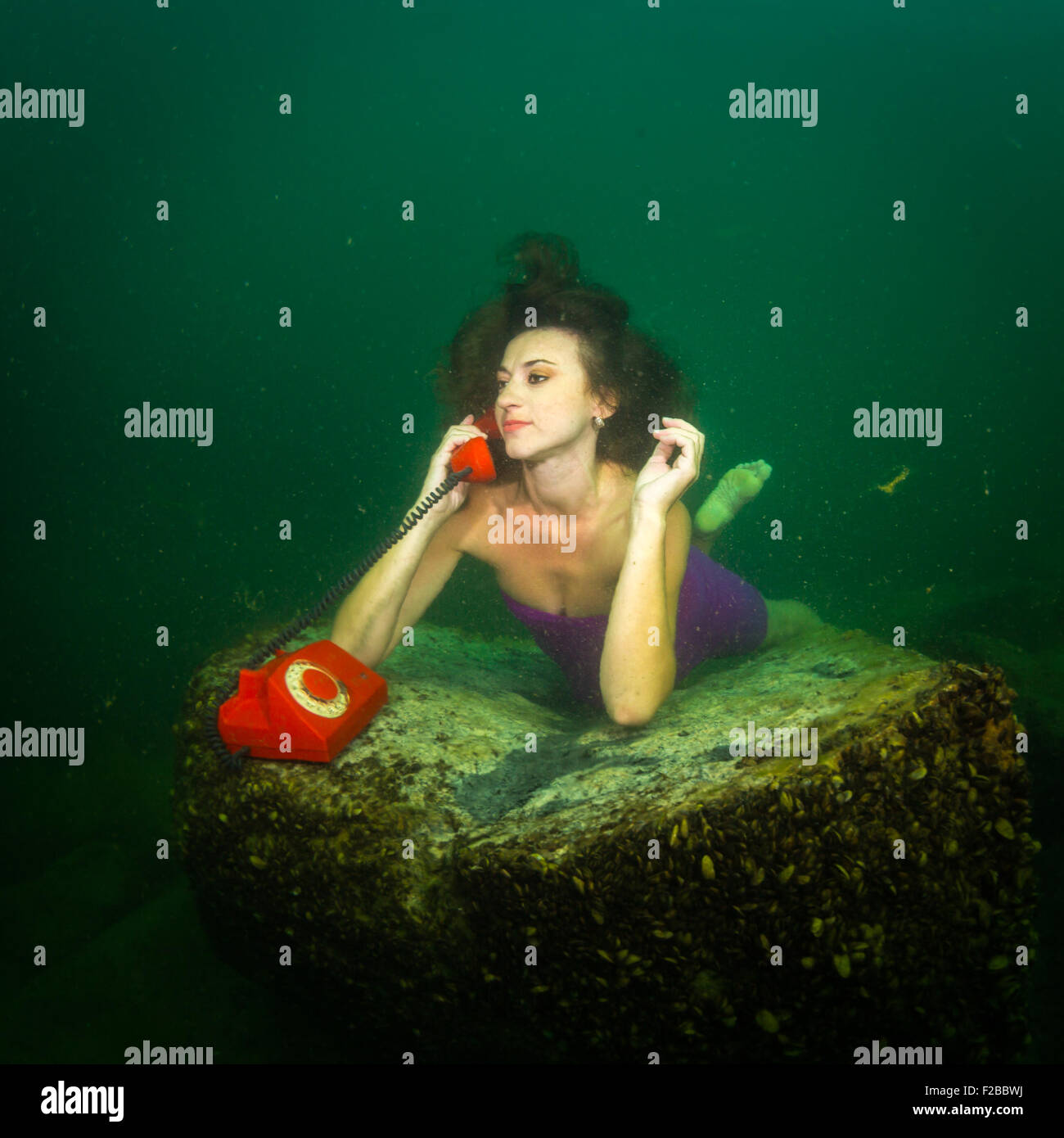 Underwater girl hi-res stock photography and images - Alamy