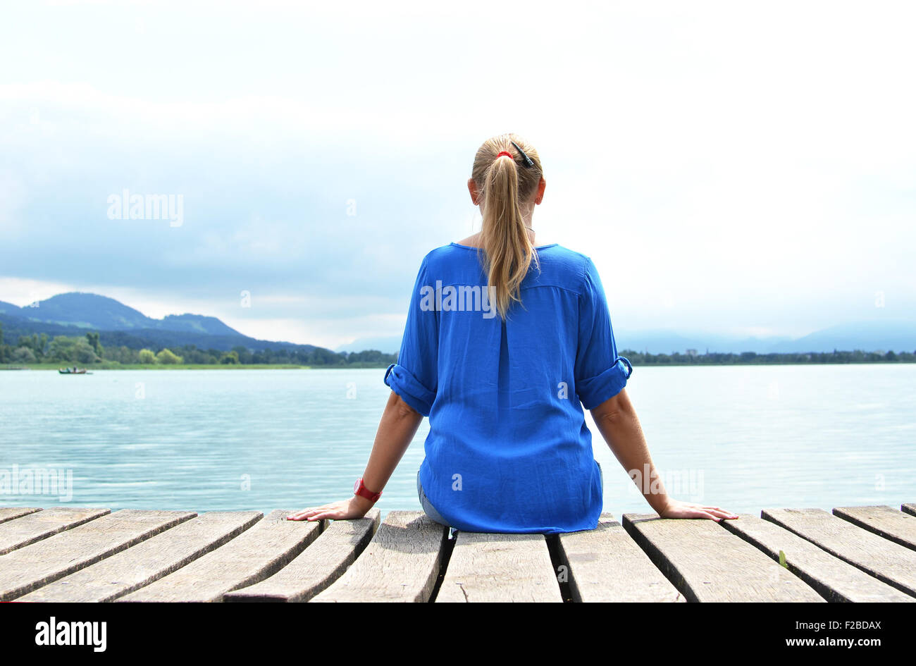 Jetty girl hi-res stock photography and images - Alamy