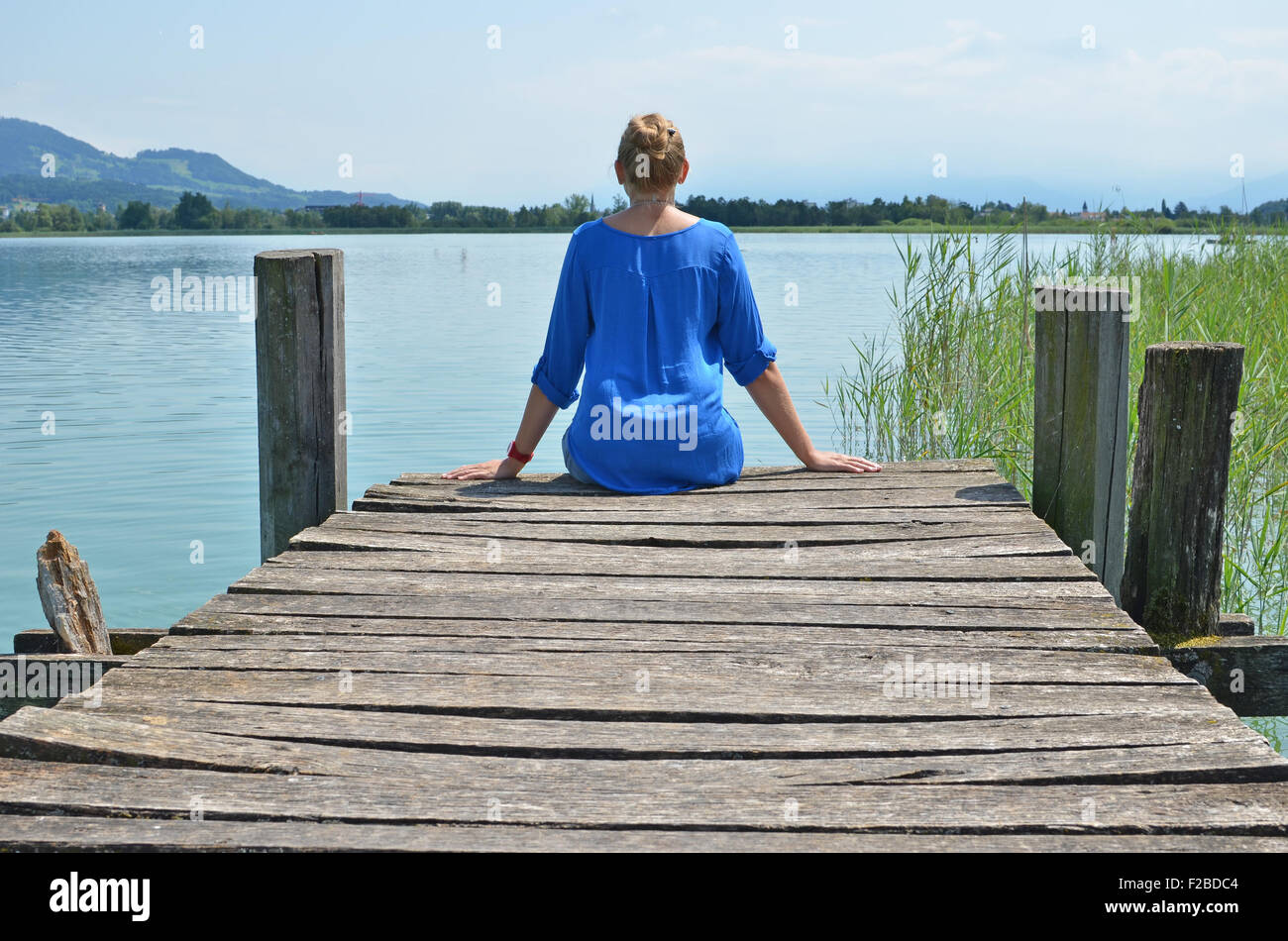 Jetty girl hi-res stock photography and images - Alamy
