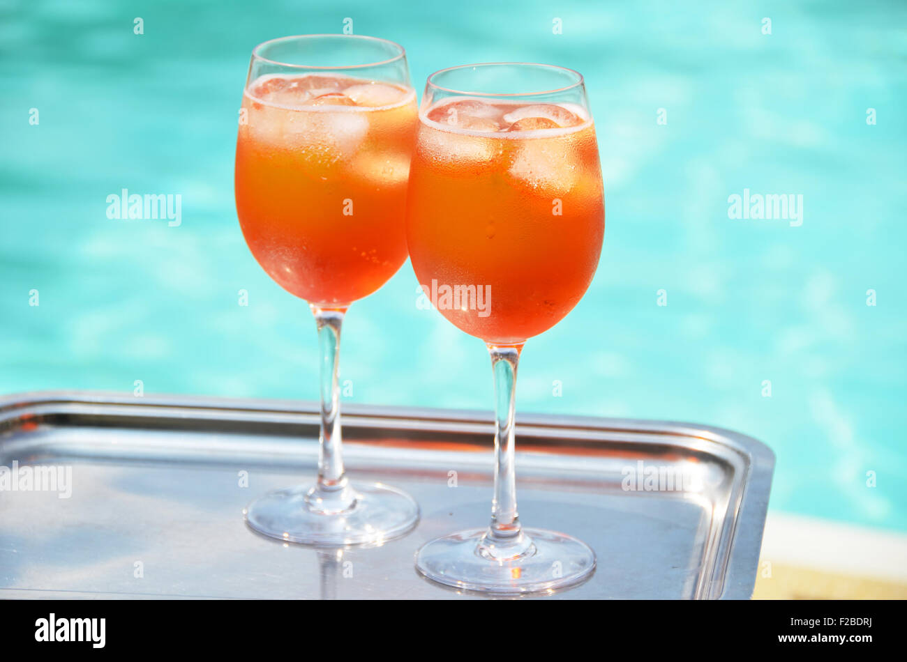Pair of traditional Italian Spritz cocktails at the swimming pool Stock ...