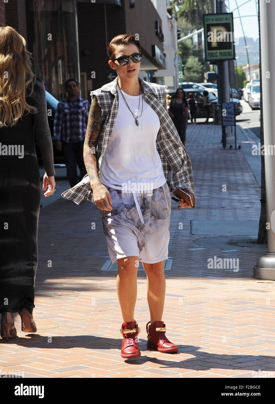 Orange Is The New Black star Ruby Rose heads to a medical building in ...
