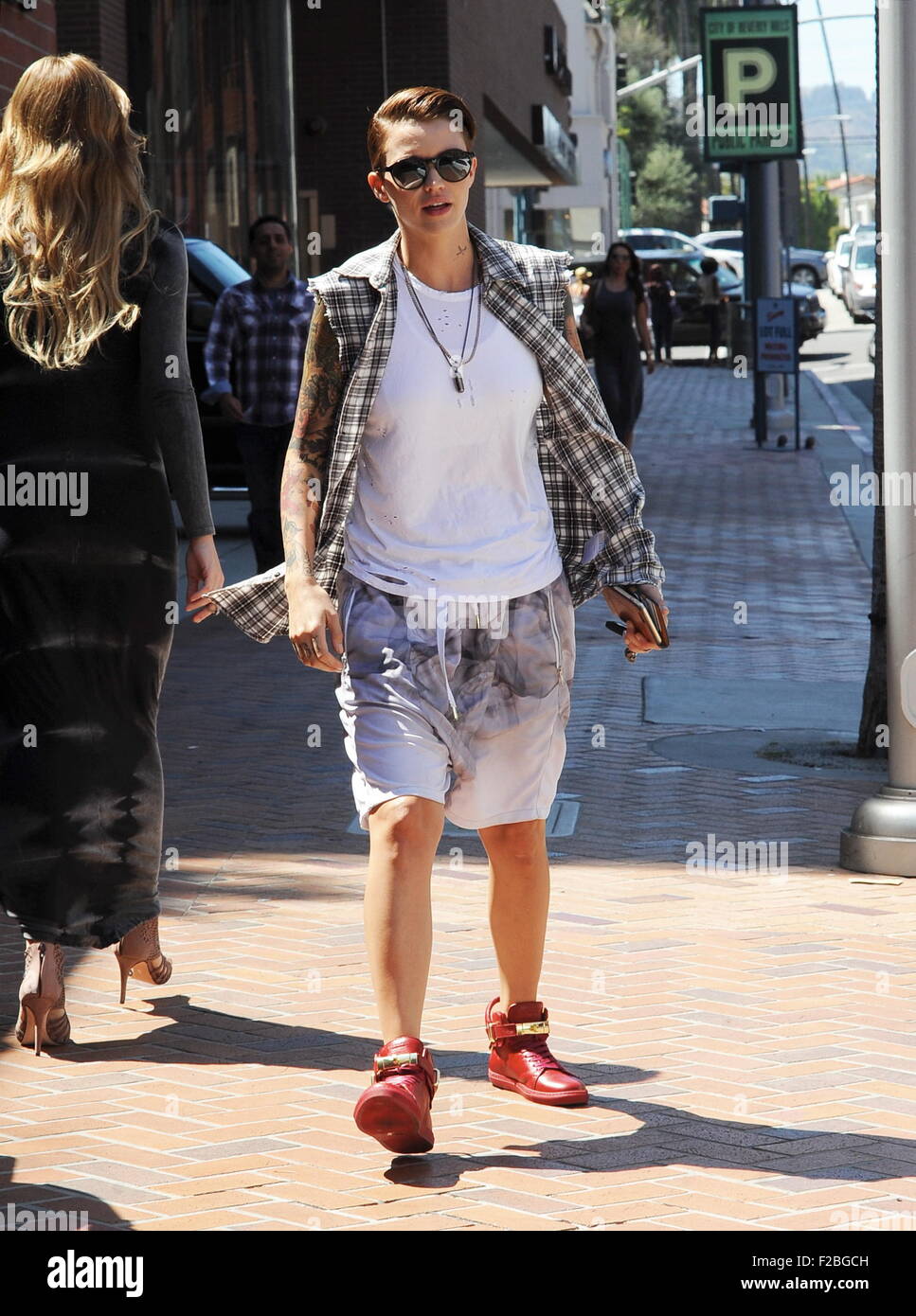 Orange Is The New Black star Ruby Rose heads to a medical building in ...
