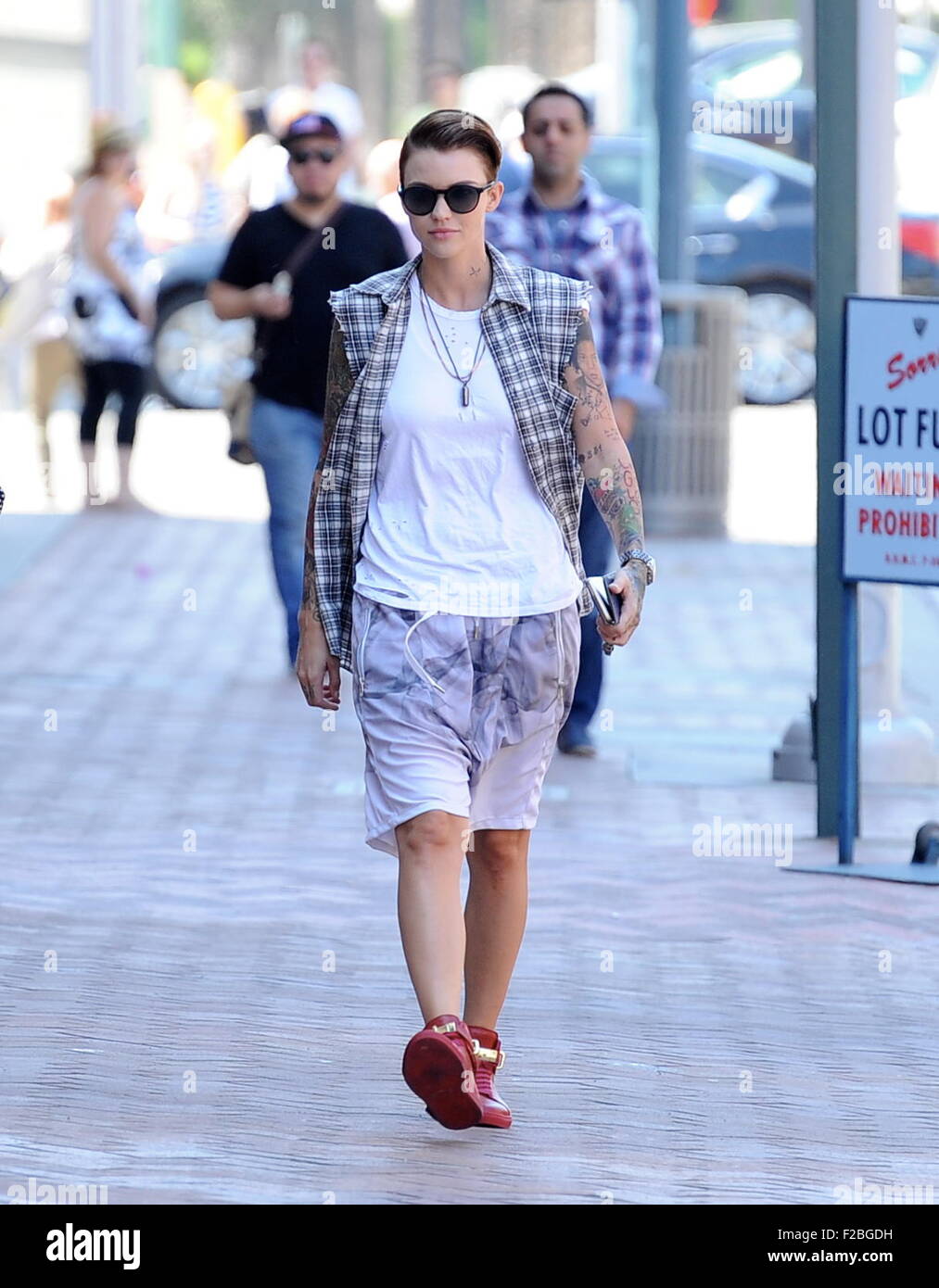 Orange Is The New Black star Ruby Rose heads to a medical building in ...