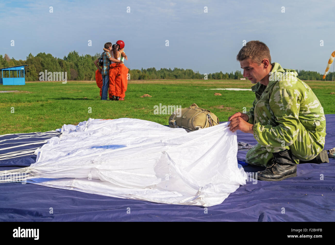Parachutists - 2014. Packing of parachutes Stock Photo - Alamy