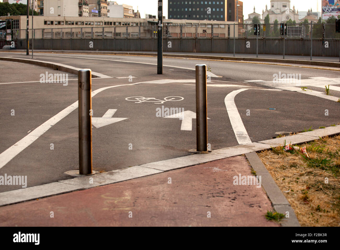 Arrow sign on the Bicycle path Stock Photo - Alamy