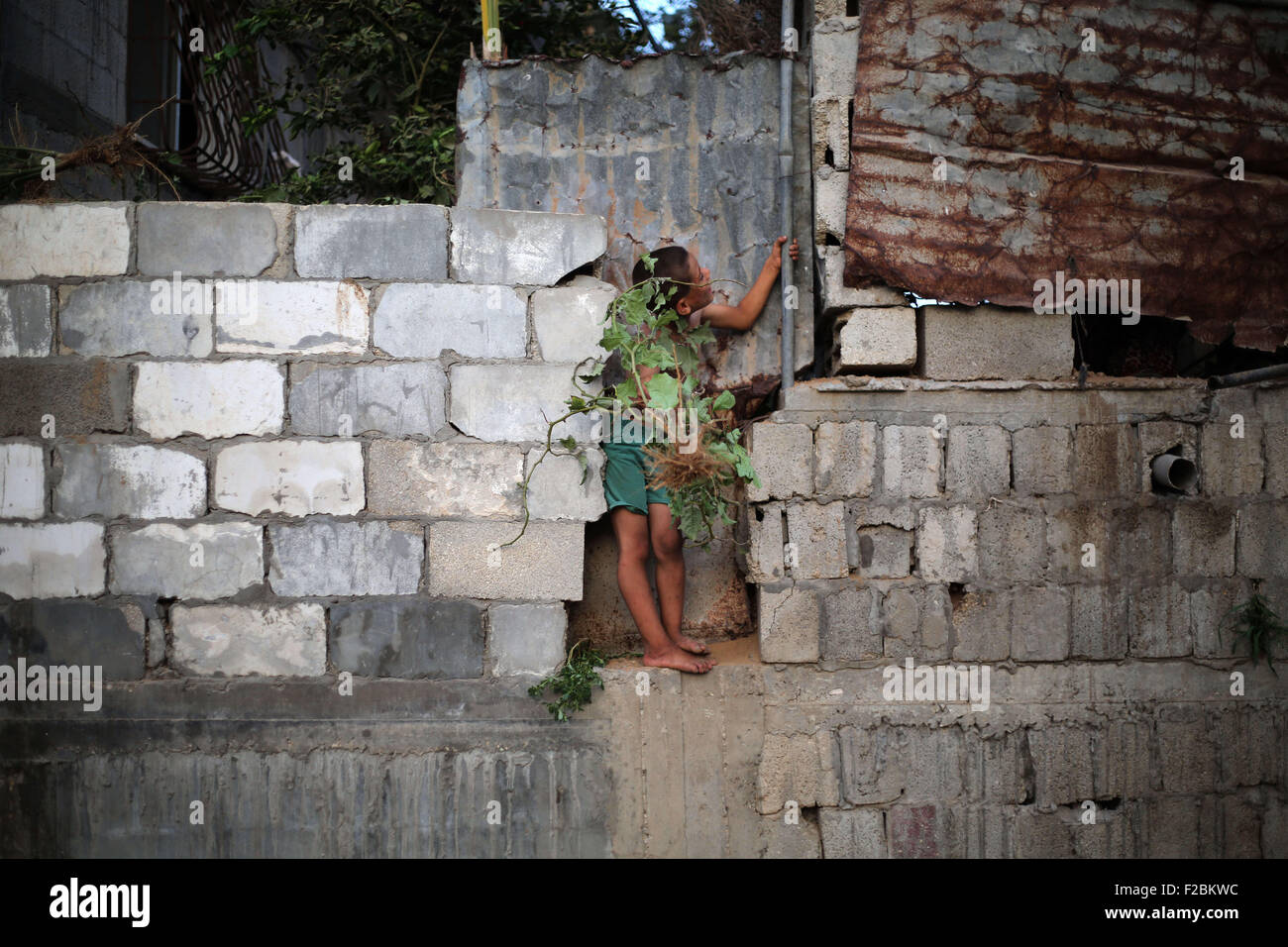 Beit Lahia, The Gaza Strip, Palestine. 15th Sep, 2015. Palestine kid ...