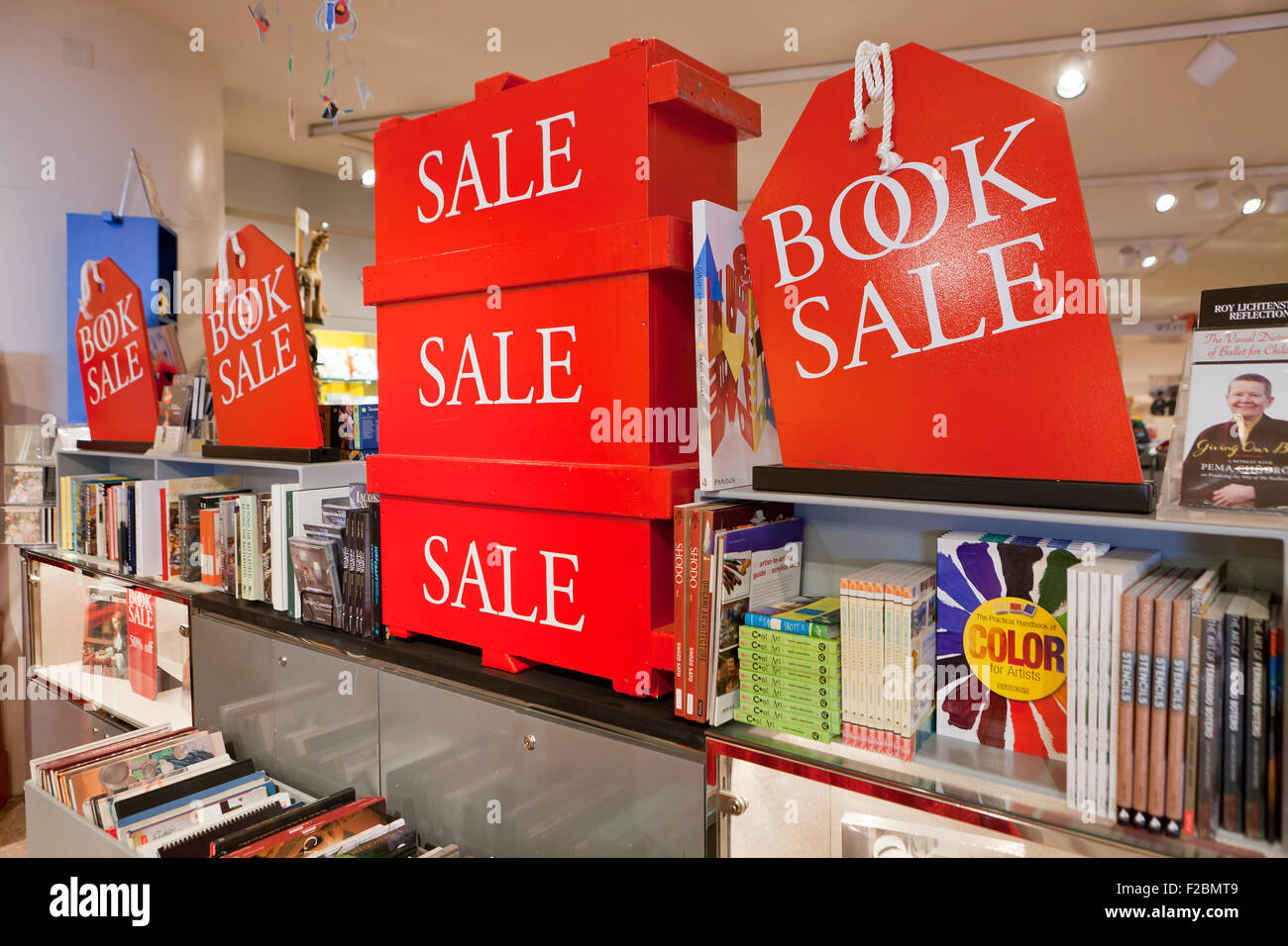 Bookstore books hi-res stock photography and images - Alamy