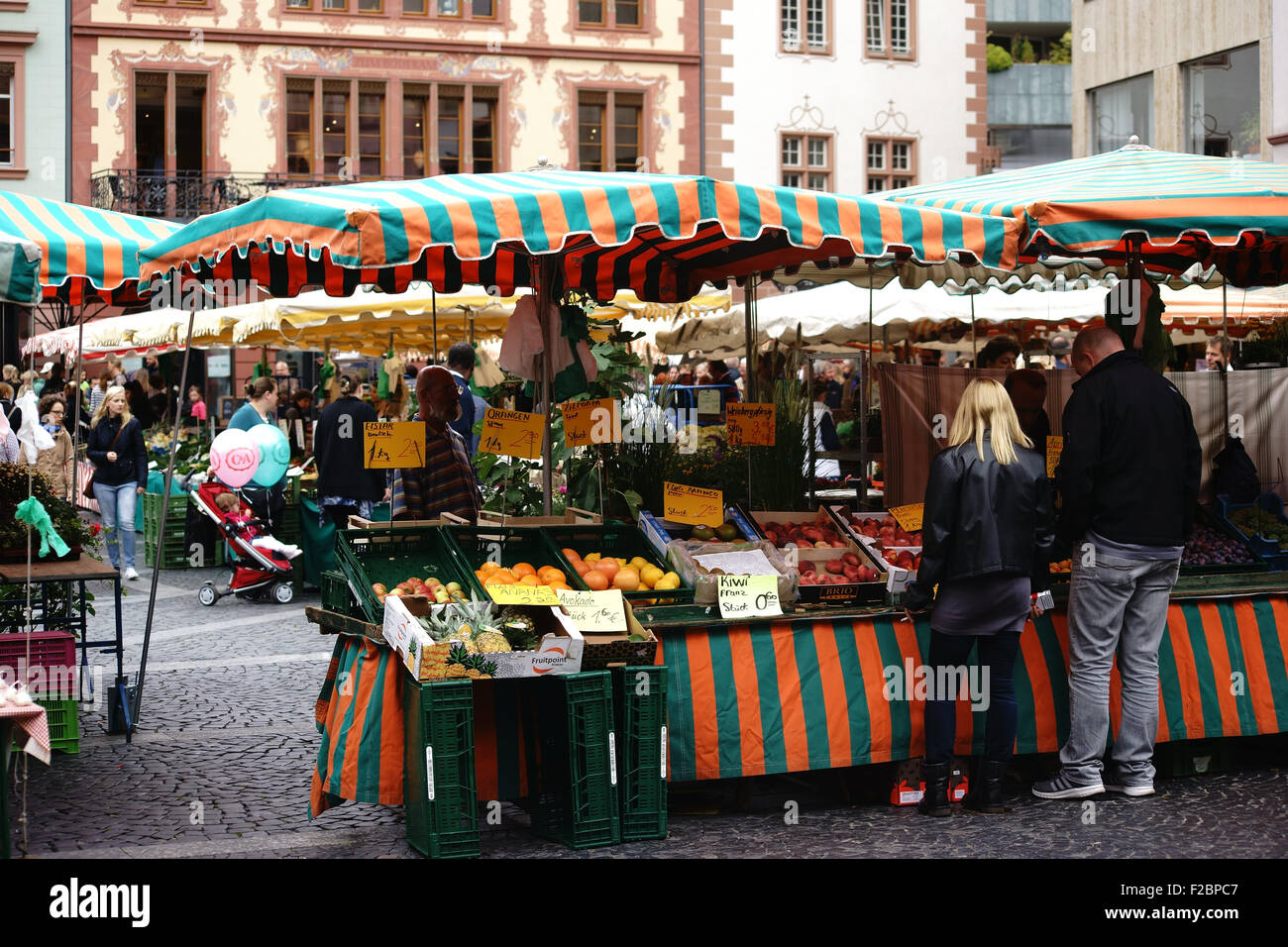 Weekly market Mainz Stock Photo - Alamy