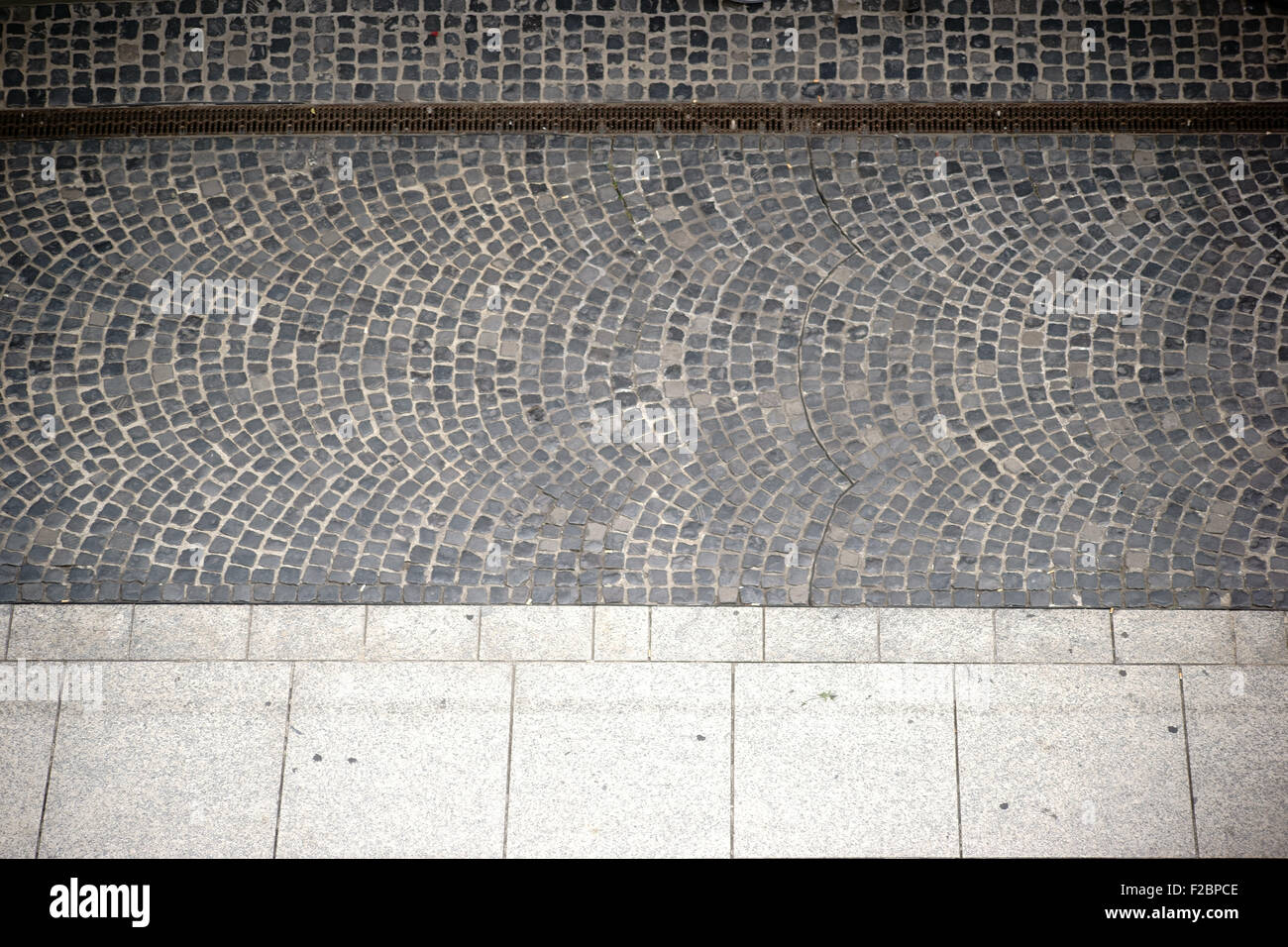 Sidewalk arrangement hi-res stock photography and images - Alamy