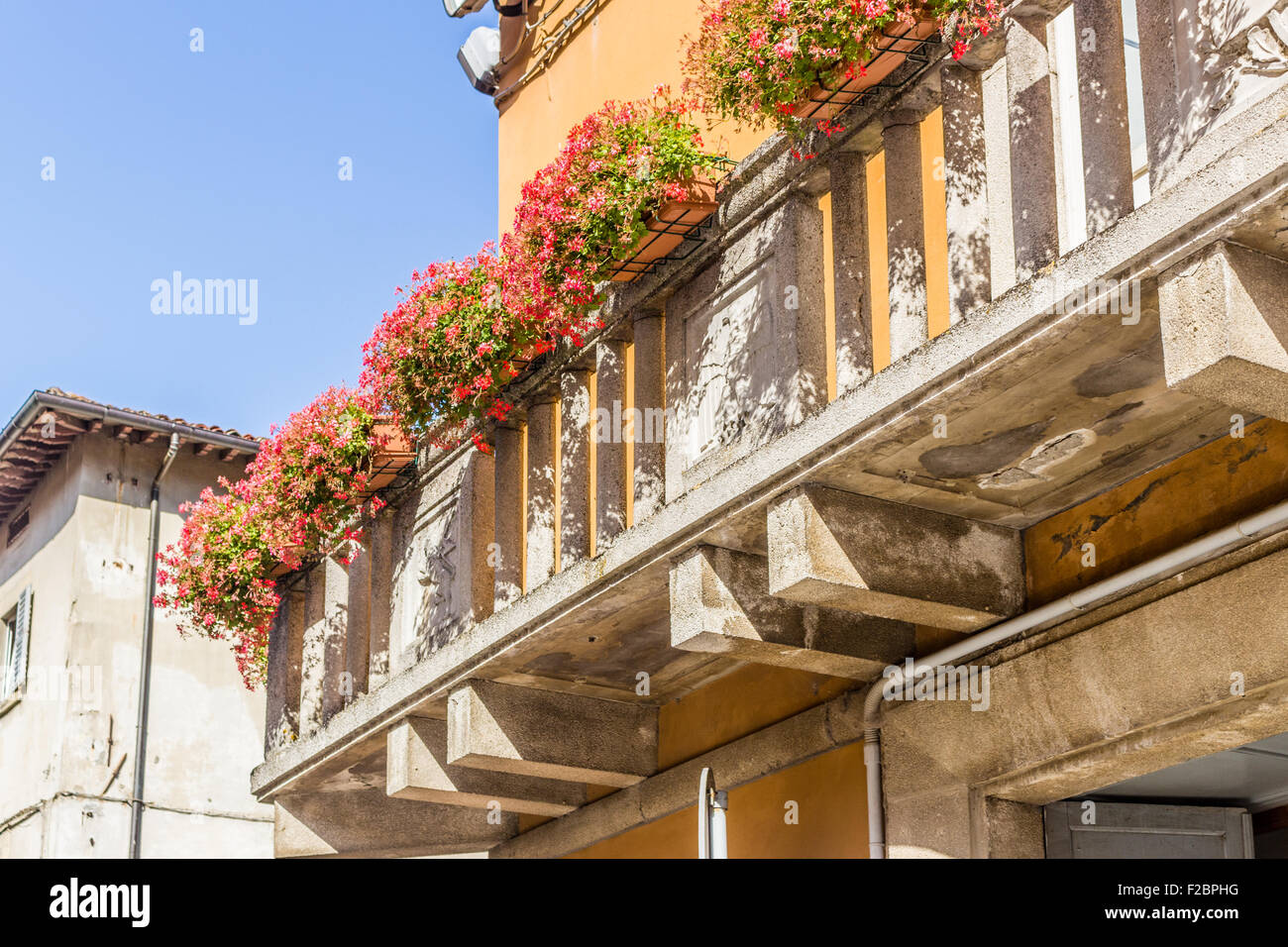 Hanging balcony hi-res stock photography and images - Alamy