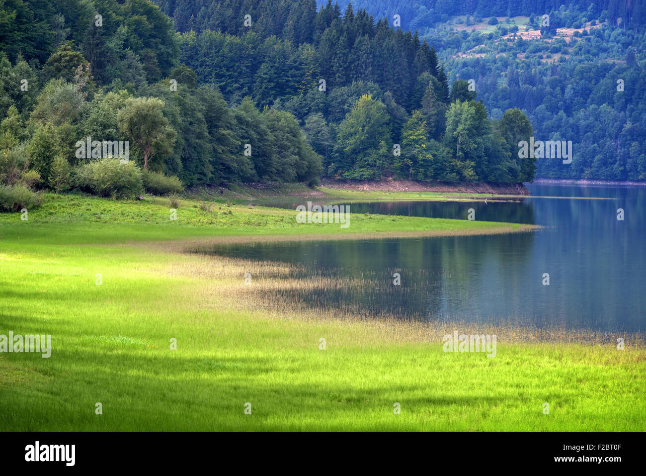 Beautiful mountain lake reflection hi-res stock photography and images ...