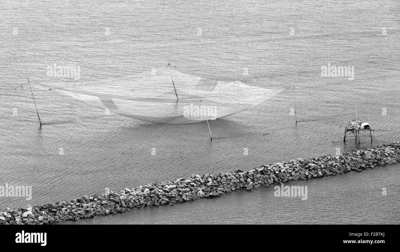 Lift net mesh on the river Stock Photo - Alamy