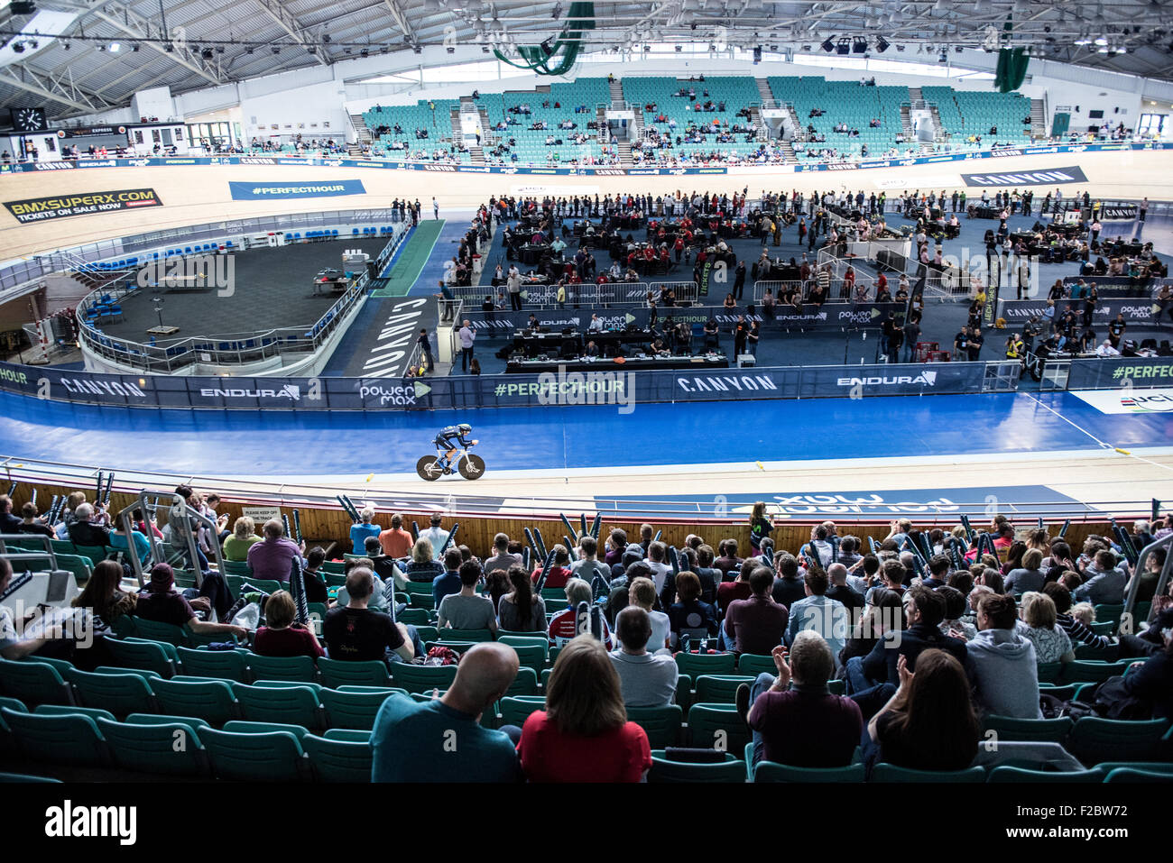 Alex Dowsett - Breaks the UCI Hour Record at Manchester Velodrome with ...