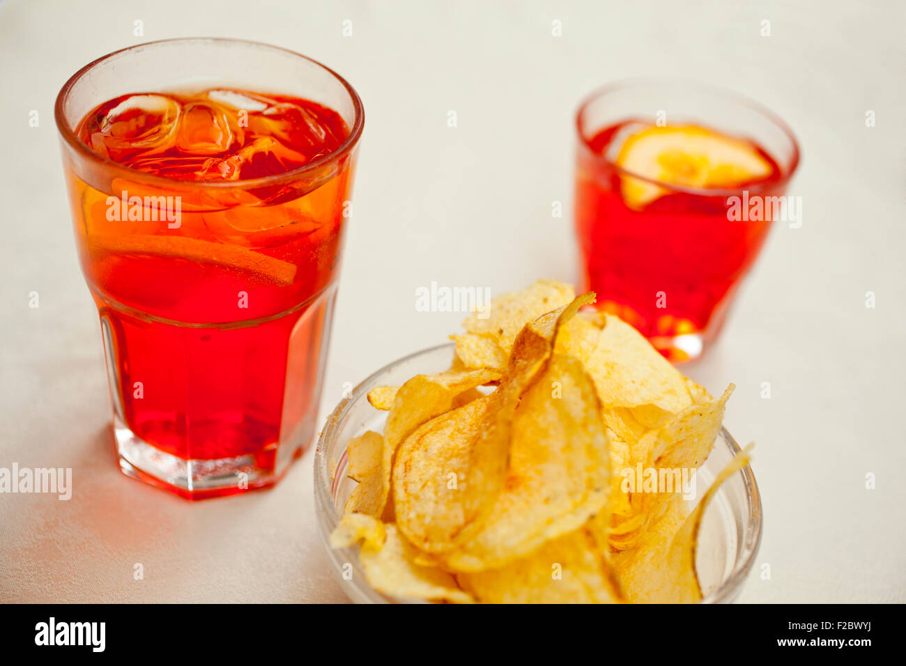 Spritz drink and potato chips Stock Photo - Alamy