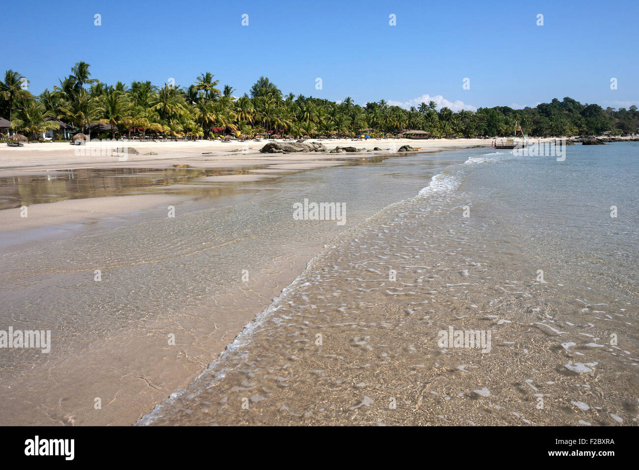 Sea, beach, palm trees, bungalows, Ngapali Beach, Ngapali, Thandwe ...