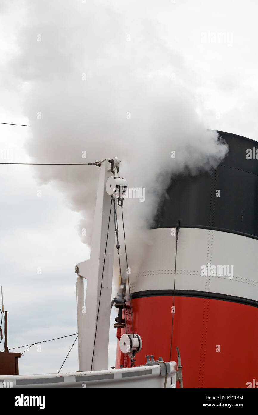 Classic old steam paddle ship hi-res stock photography and images - Alamy