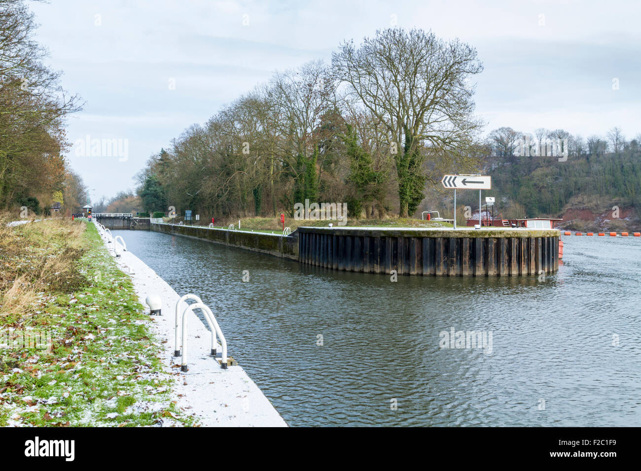 Entrance to Stoke Lock on the River Trent at Stoke Bardolph ...