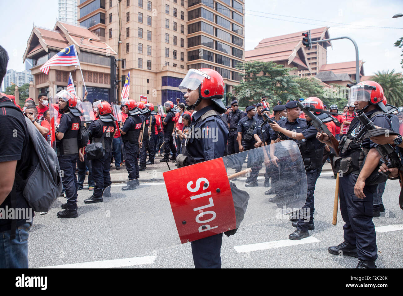 Riot police block hi-res stock photography and images - Alamy