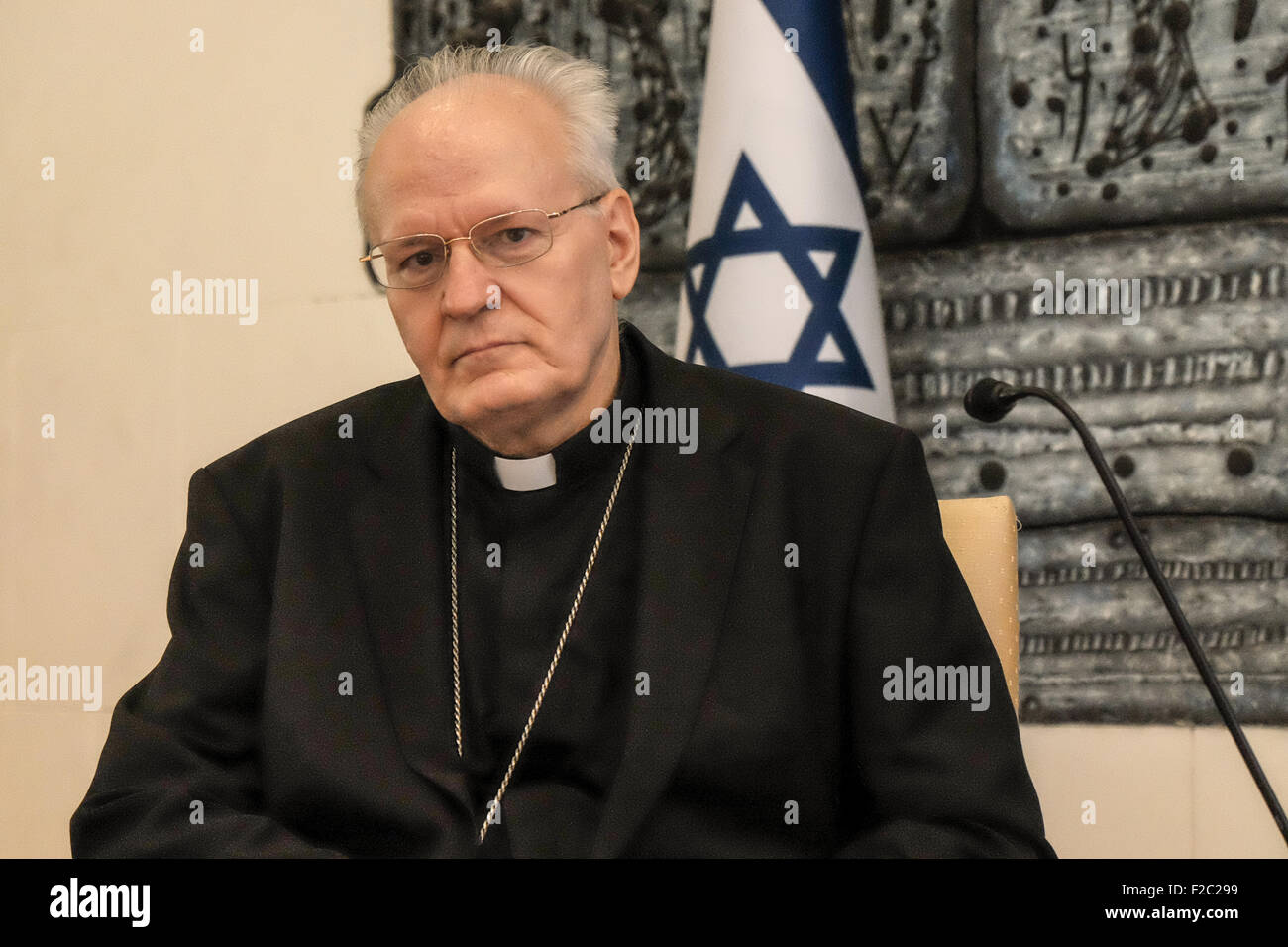 Israel vatican flag hi-res stock photography and images - Alamy