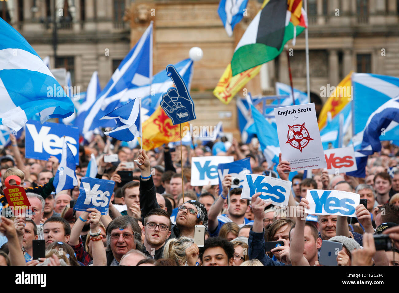 Scotland: Referendum YES supporter rally in George Square, Glasgow ...