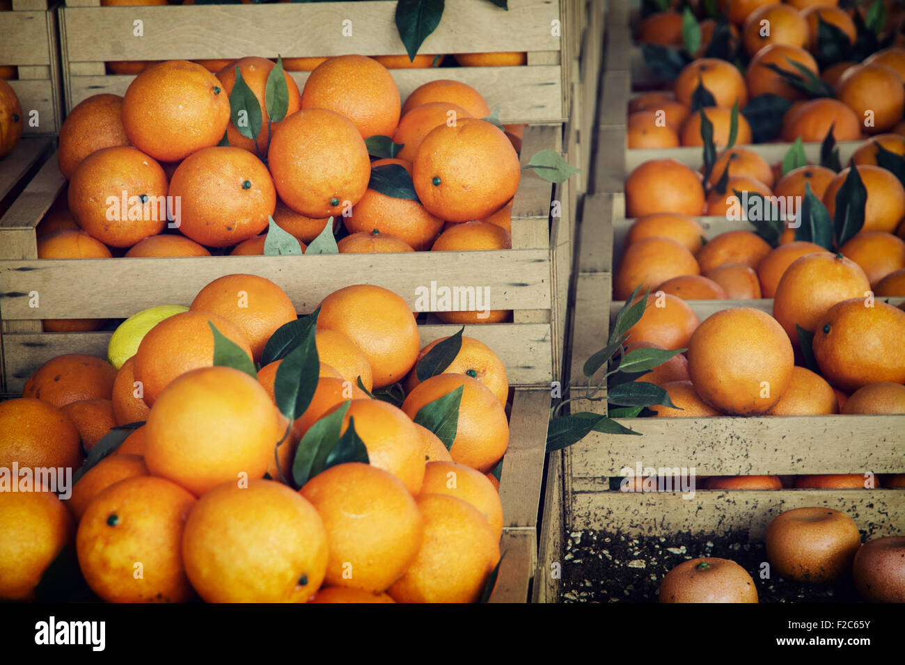Fresh oranges in the wooden boxes. Harvest theme Stock Photo - Alamy